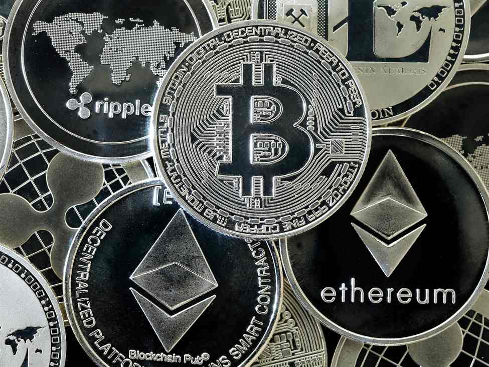 Traditional Currencies vs. Cryptocurrencies: A Comprehensive Comparison ...