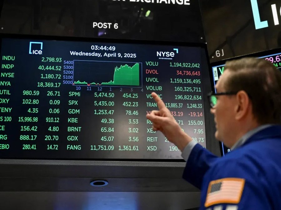Major US stock indices have their best day since May 2025, but close ...